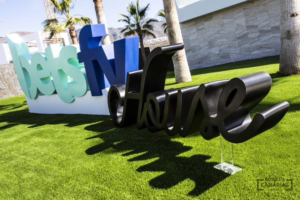 rótulos luminosos, vinilos publicitarios, y lonas publicitarias ...